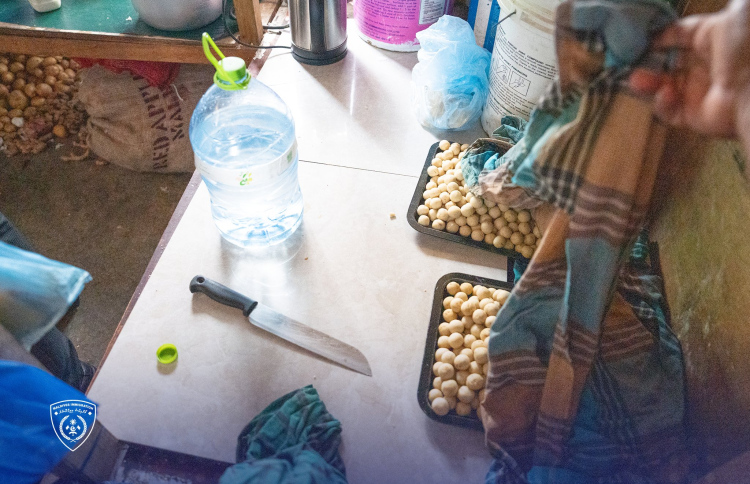 Immigration detains expats preparing food in unsanitary conditions